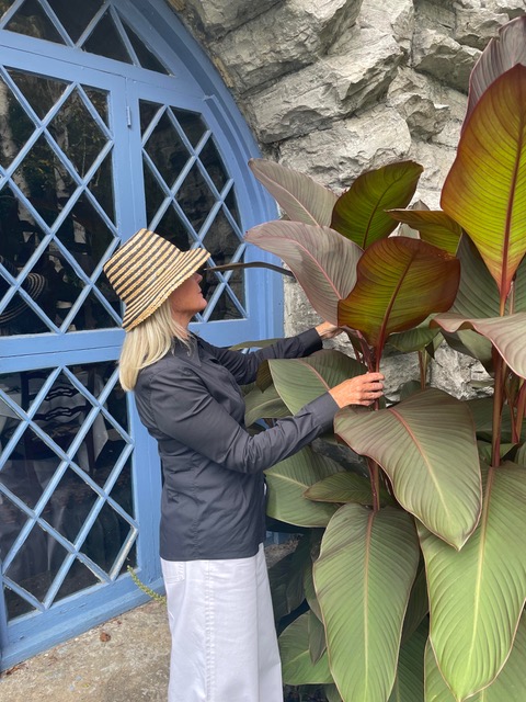 Elizabeth Moser | About | 1